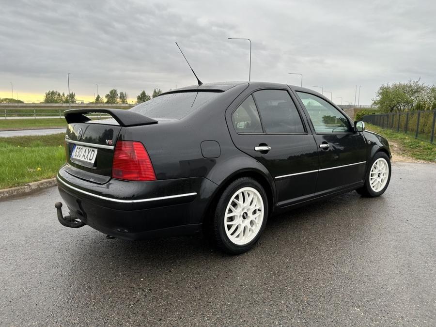 Melns Volkswagen Bora 2003 Tartu, ar dzinēja tilpumu 2.30 L un nobraukumu 342 tūkst. km par 2400 €, foto 21 vietnē AUTOMOTO.COM.LV