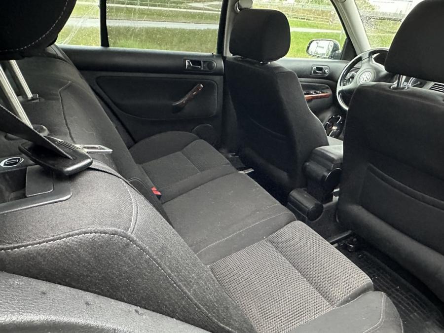 Melns Volkswagen Bora 2003 Tartu, ar dzinēja tilpumu 2.30 L un nobraukumu 342 tūkst. km par 2400 €, foto 22 vietnē AUTOMOTO.COM.LV