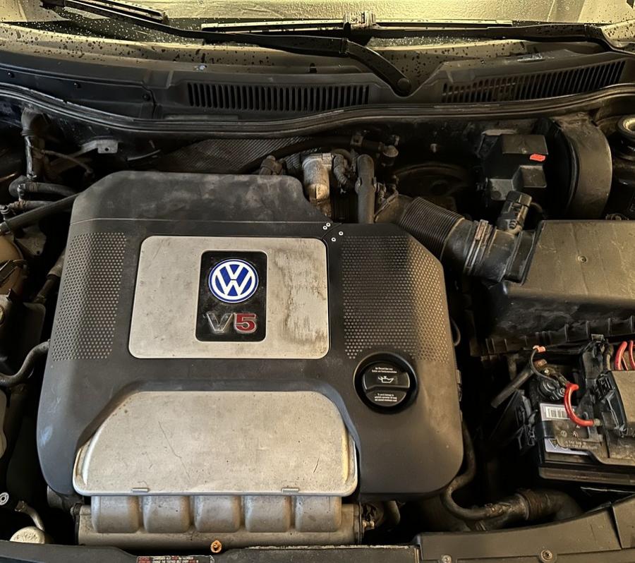 Melns Volkswagen Bora 2003 Tartu, ar dzinēja tilpumu 2.30 L un nobraukumu 342 tūkst. km par 2400 €, foto 25 vietnē AUTOMOTO.COM.LV