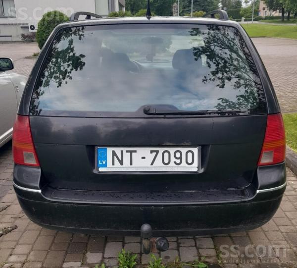 Black Volkswagen Bora 2002 in Valmiera, with an engine capacity of 1.90 L and mileage of 329 thousand km for 1750 €, photo 4 on AUTOMOTO.COM.LV