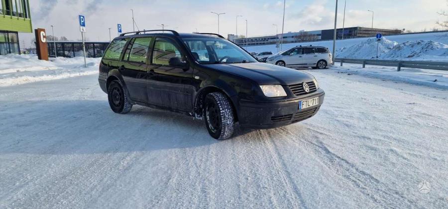 Black Volkswagen Bora 2002 in Kaunas, with an engine capacity of 1.90 L and mileage of 300 thousand km for 1300 €, photo 1 on AUTOMOTO.COM.LV