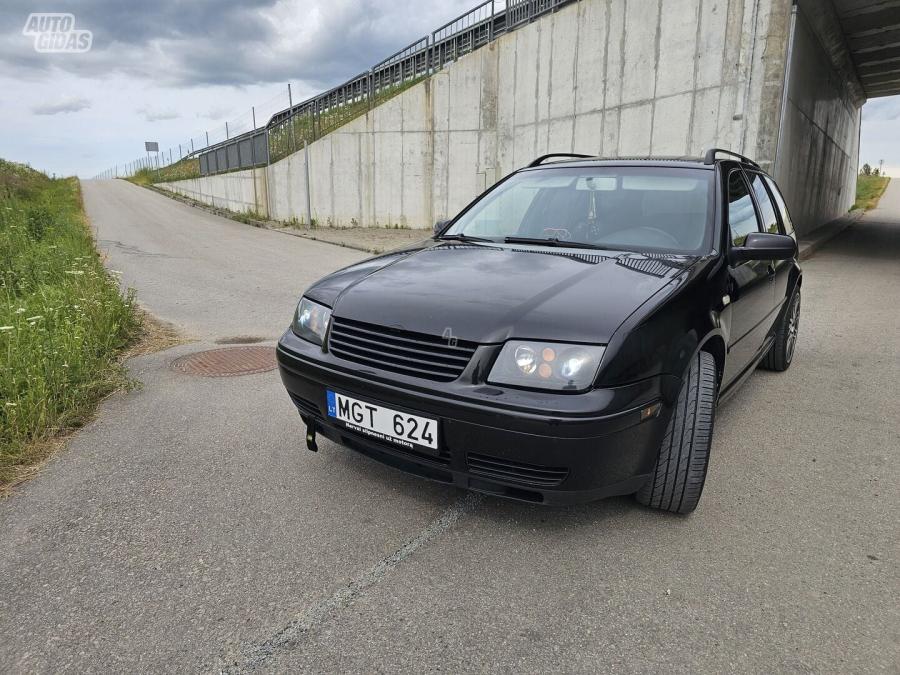 Melns Volkswagen Bora 2003 Panevēža, ar dzinēja tilpumu 1.90 L un nobraukumu 383 tūkst. km par 1800 €, foto 1 vietnē AUTOMOTO.COM.LV