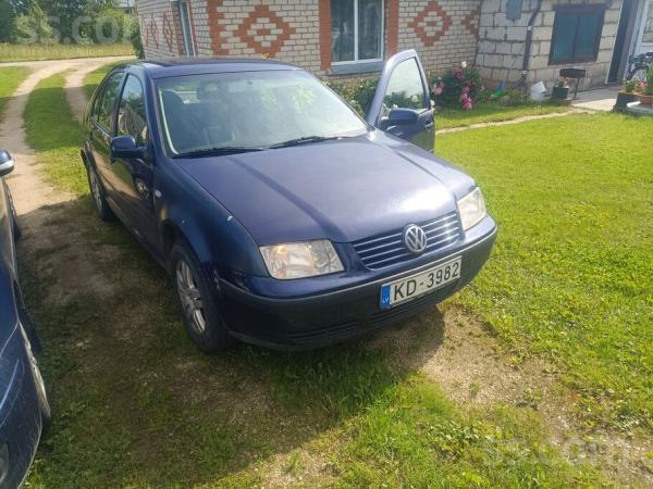 Blue Volkswagen Bora 2000 in Ludza, with an engine capacity of 1.60 L and mileage of 274 thousand km for 750 €, photo 1 on AUTOMOTO.COM.LV