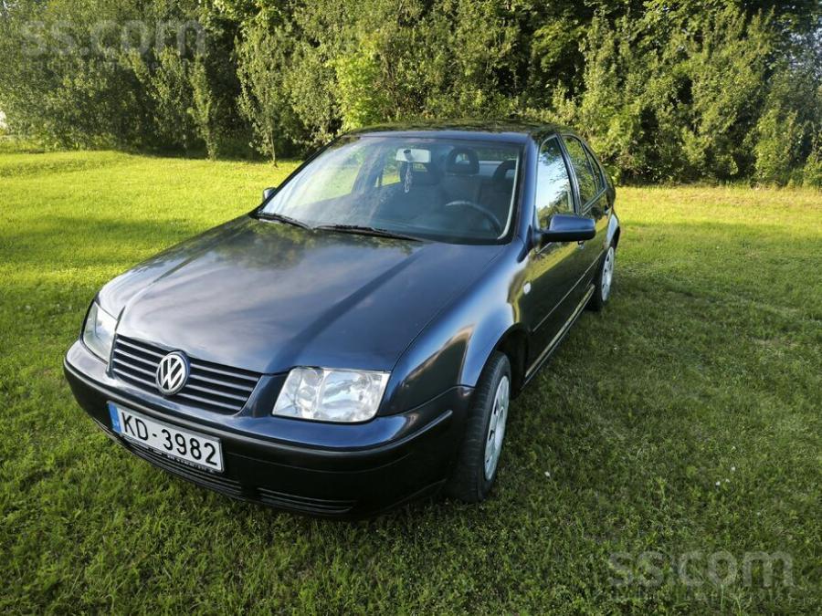 Blue Volkswagen Bora 2000 in Jekabpils, with an engine capacity of 1.60 L and mileage of 271 thousand km for 990 €, photo 1 on AUTOMOTO.COM.LV