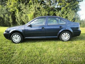 Blue Volkswagen Bora 2000 in Jekabpils, with an engine capacity of 1.60 L and mileage of 271 thousand km for 990 €, photo 3 on AUTOMOTO.COM.LV