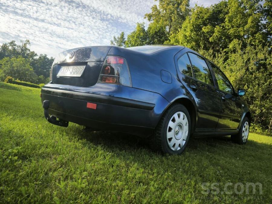 Blue Volkswagen Bora 2000 in Jekabpils, with an engine capacity of 1.60 L and mileage of 271 thousand km for 990 €, photo 5 on AUTOMOTO.COM.LV