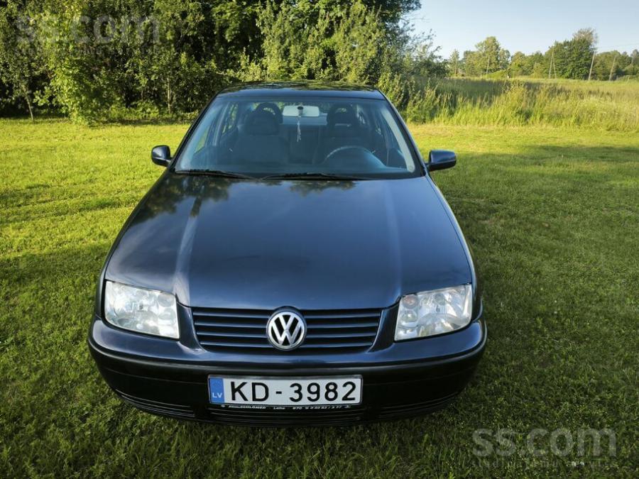 Blue Volkswagen Bora 2000 in Jekabpils, with an engine capacity of 1.60 L and mileage of 271 thousand km for 990 €, photo 7 on AUTOMOTO.COM.LV