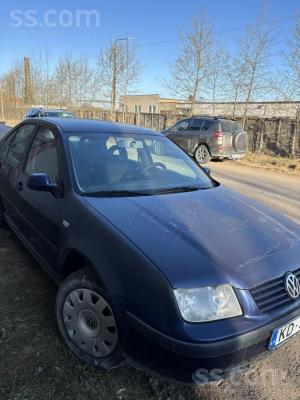 Zils Volkswagen Bora 2000 Ludza, ar dzinēja tilpumu 1.60 L un nobraukumu 280 tūkst. km par 450 €, foto 5 vietnē AUTOMOTO.COM.LV