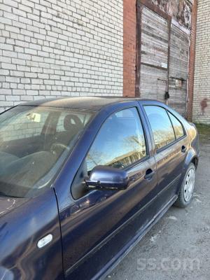 Zils Volkswagen Bora 2000 Ludza, ar dzinēja tilpumu 1.60 L un nobraukumu 280 tūkst. km par 450 €, foto 7 vietnē AUTOMOTO.COM.LV