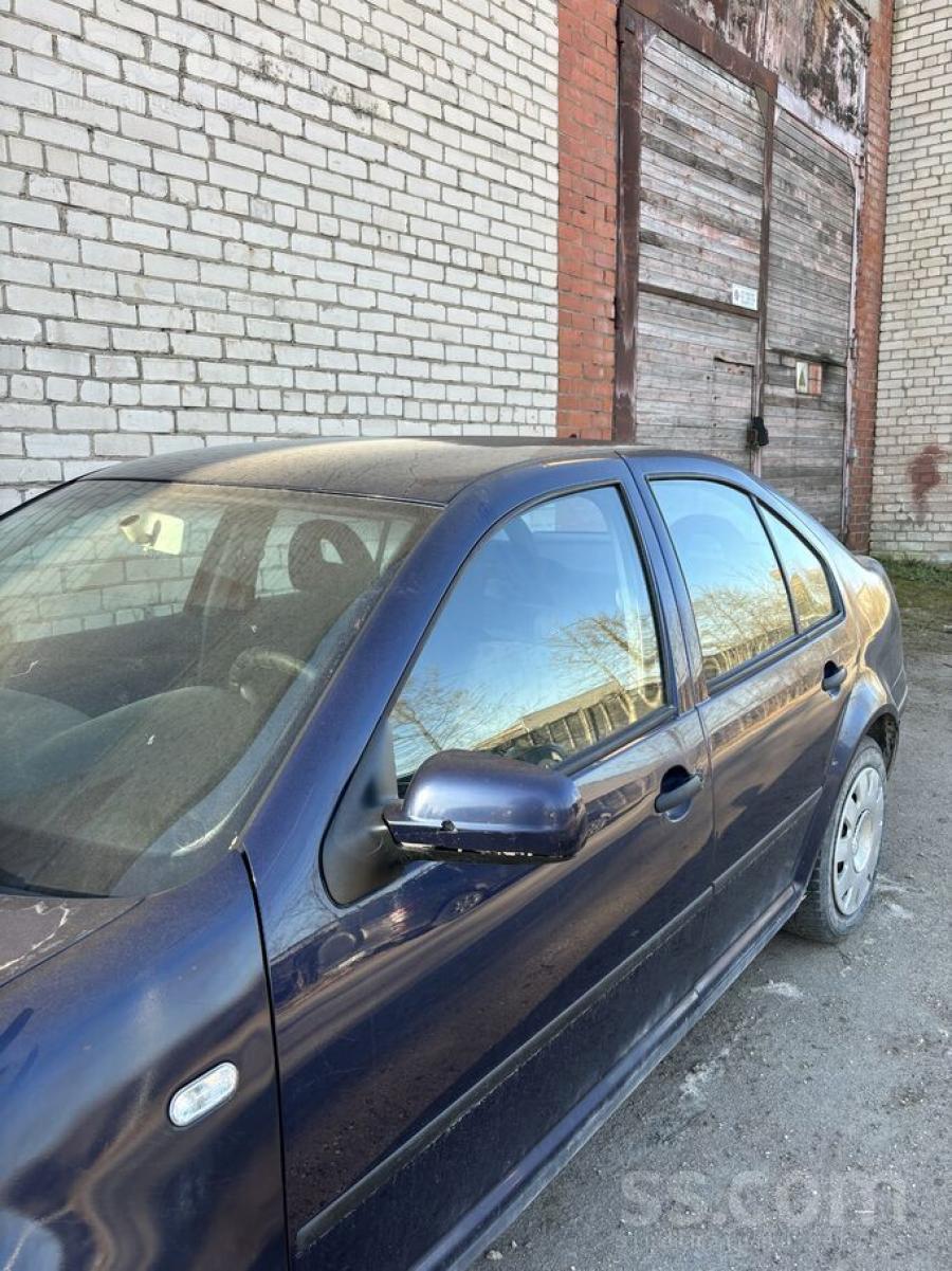 Zils Volkswagen Bora 2000 Ludza, ar dzinēja tilpumu 1.60 L un nobraukumu 280 tūkst. km par 450 €, foto 7 vietnē AUTOMOTO.COM.LV