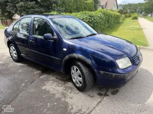 Blue Volkswagen Bora 2000 in Kaunas, with an engine capacity of 1.90 L and mileage of 287 thousand km for 850 €, photo 4 on AUTOMOTO.COM.LV