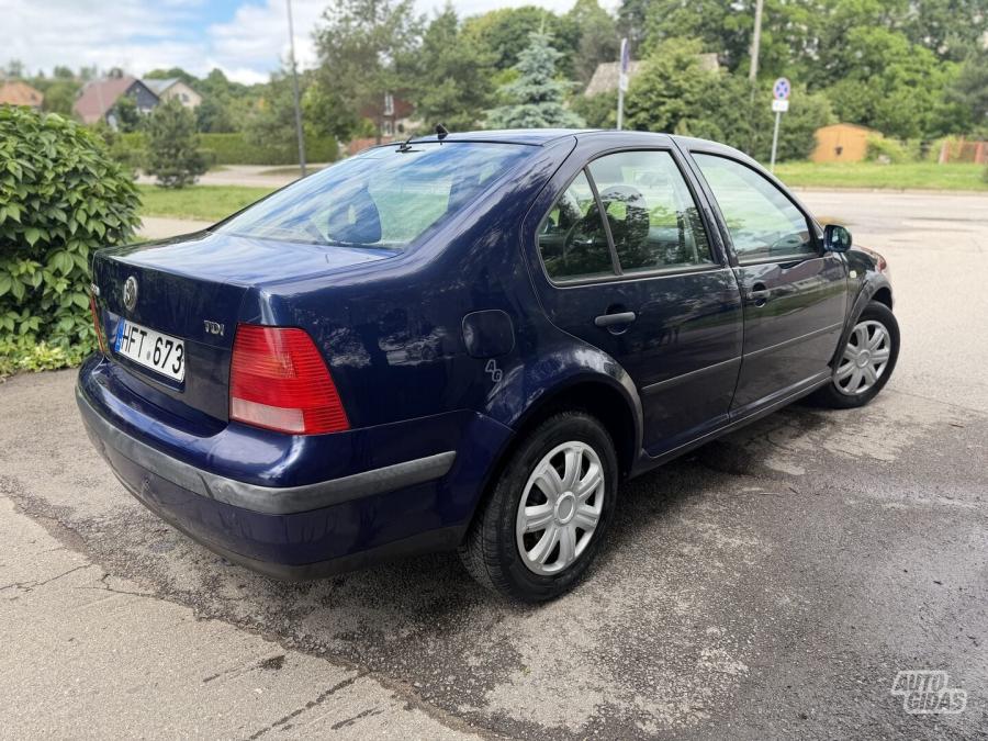 Blue Volkswagen Bora 2000 in Kaunas, with an engine capacity of 1.90 L and mileage of 287 thousand km for 850 €, photo 6 on AUTOMOTO.COM.LV