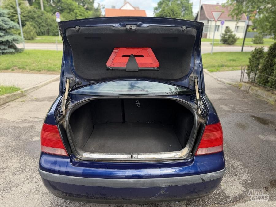 Blue Volkswagen Bora 2000 in Kaunas, with an engine capacity of 1.90 L and mileage of 287 thousand km for 850 €, photo 8 on AUTOMOTO.COM.LV