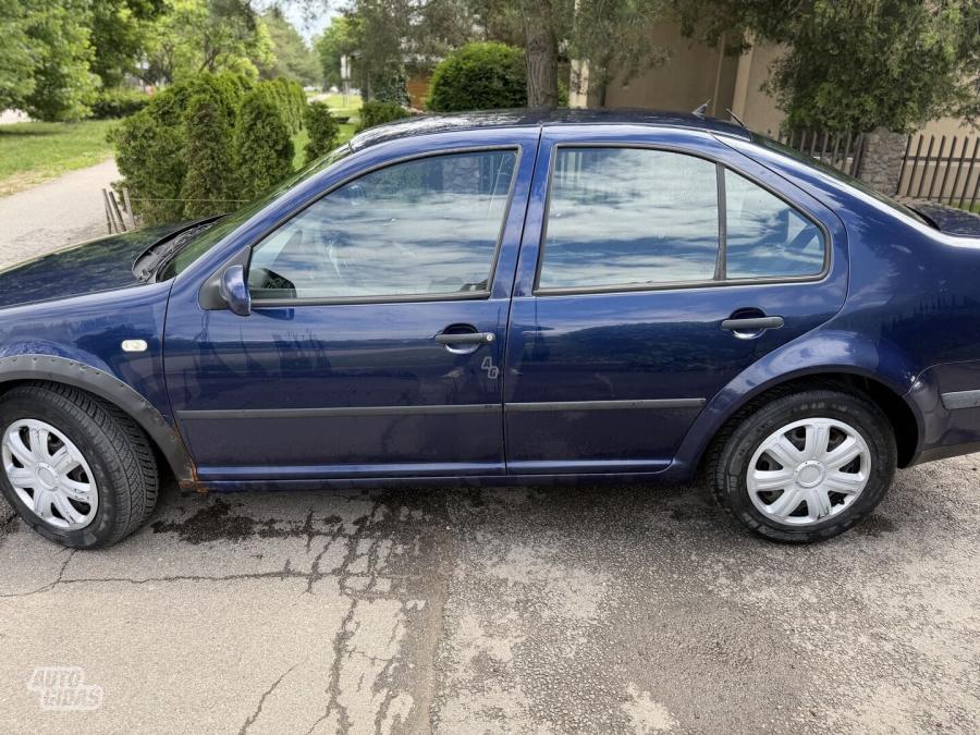 Blue Volkswagen Bora 2000 in Kaunas, with an engine capacity of 1.90 L and mileage of 287 thousand km for 850 €, photo 10 on AUTOMOTO.COM.LV
