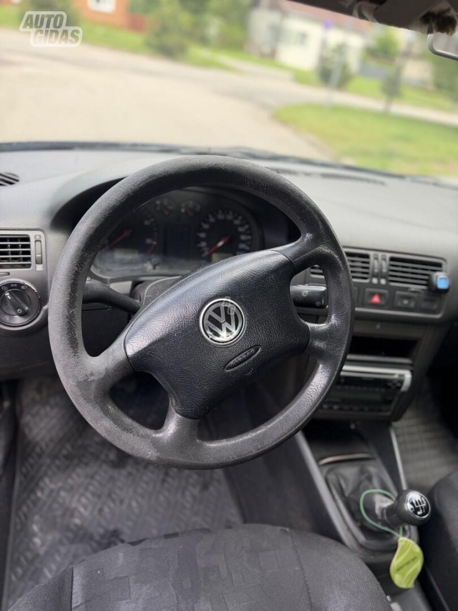 Blue Volkswagen Bora 2000 in Kaunas, with an engine capacity of 1.90 L and mileage of 287 thousand km for 850 €, photo 17 on AUTOMOTO.COM.LV
