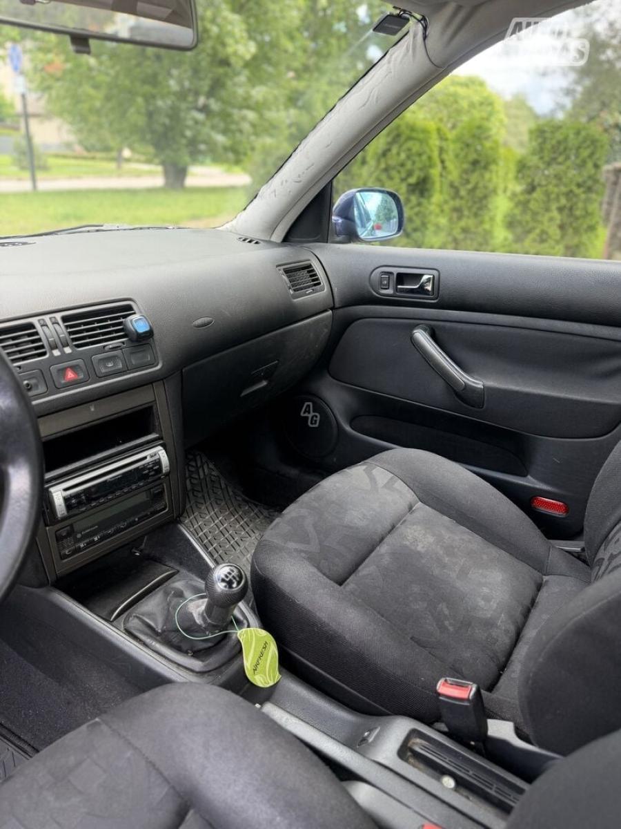 Blue Volkswagen Bora 2000 in Kaunas, with an engine capacity of 1.90 L and mileage of 287 thousand km for 850 €, photo 18 on AUTOMOTO.COM.LV