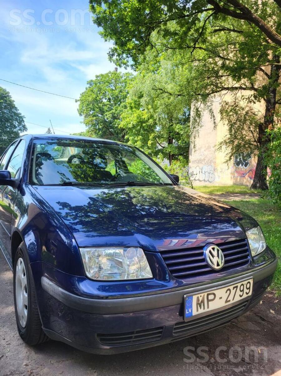 Blue Volkswagen Bora 2000 in Riga, with an engine capacity of 1.90 L and mileage of 175 thousand km for 2499 €, photo 1 on AUTOMOTO.COM.LV