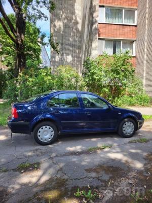 Blue Volkswagen Bora 2000 in Riga, with an engine capacity of 1.90 L and mileage of 175 thousand km for 2499 €, photo 4 on AUTOMOTO.COM.LV
