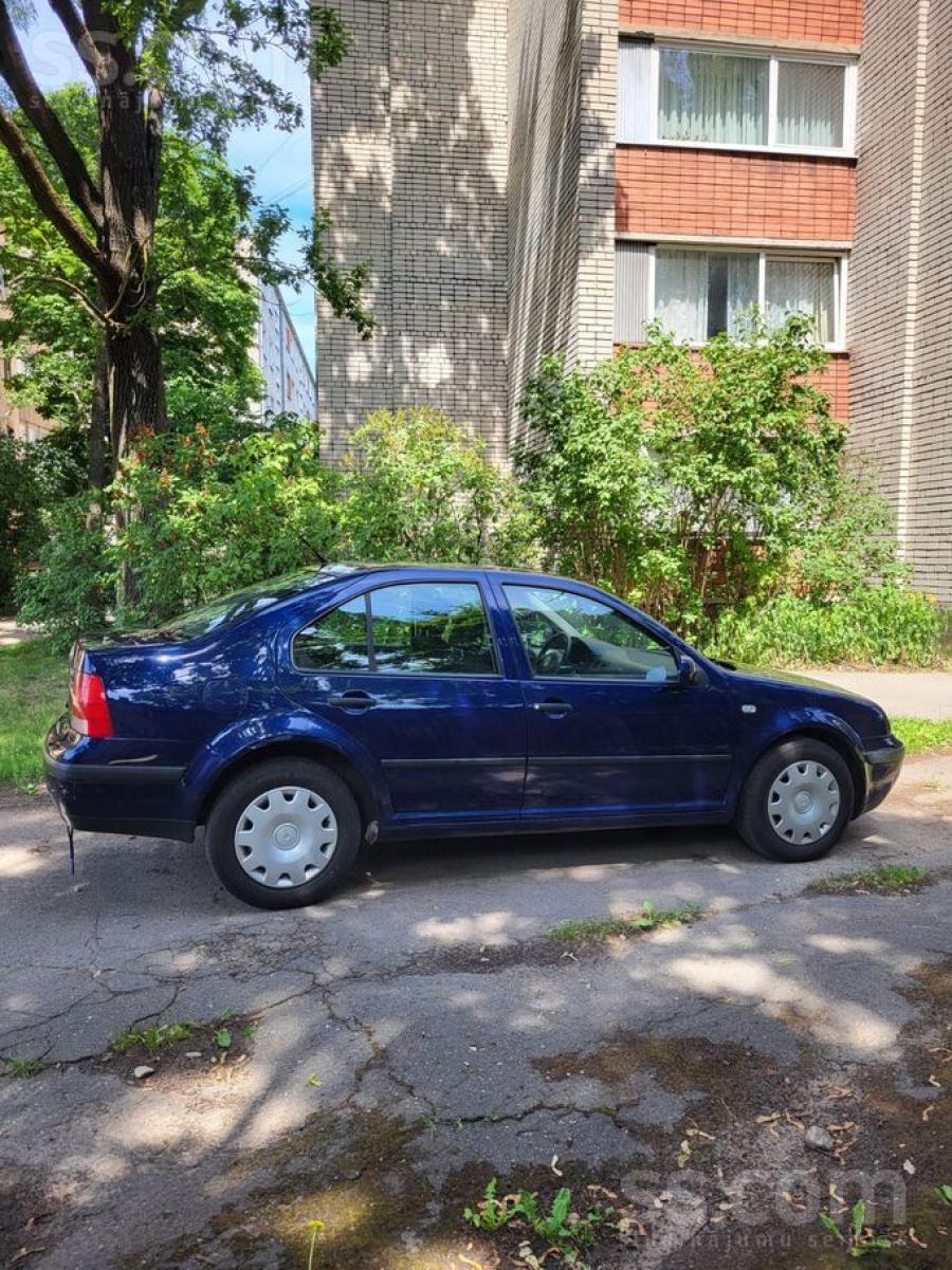 Blue Volkswagen Bora 2000 in Riga, with an engine capacity of 1.90 L and mileage of 175 thousand km for 2499 €, photo 4 on AUTOMOTO.COM.LV