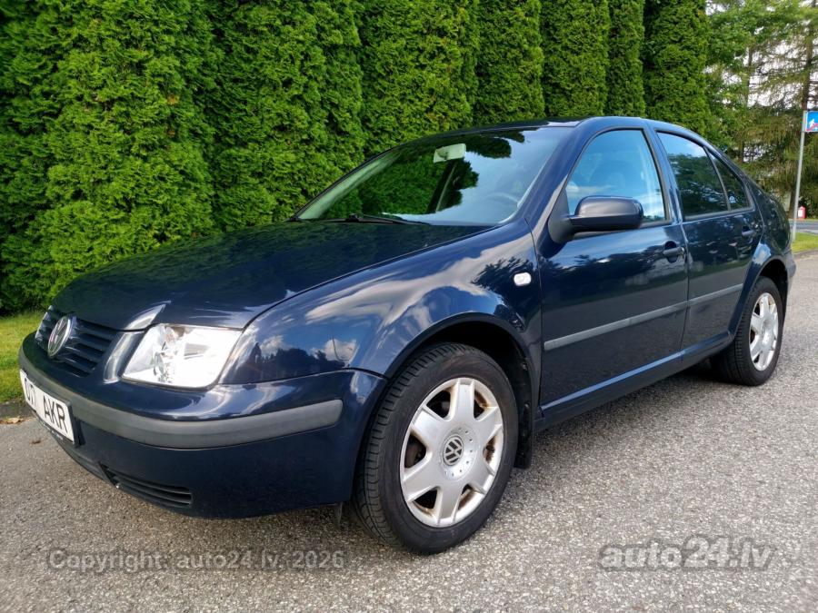 Zils Volkswagen Bora 2000 Tartu, ar dzinēja tilpumu 1.60 L un nobraukumu 350 tūkst. km par 890 €, foto 1 vietnē AUTOMOTO.COM.LV