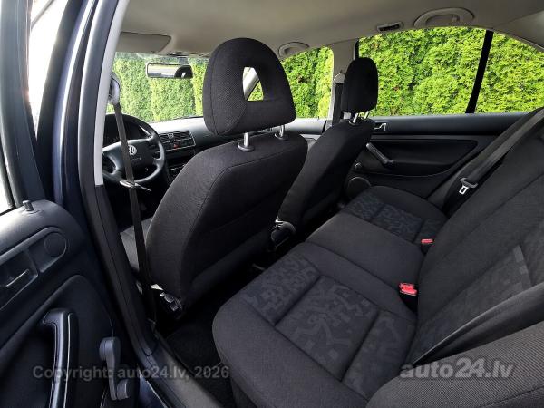 Zils Volkswagen Bora 2000 Tartu, ar dzinēja tilpumu 1.60 L un nobraukumu 350 tūkst. km par 890 €, foto 6 vietnē AUTOMOTO.COM.LV