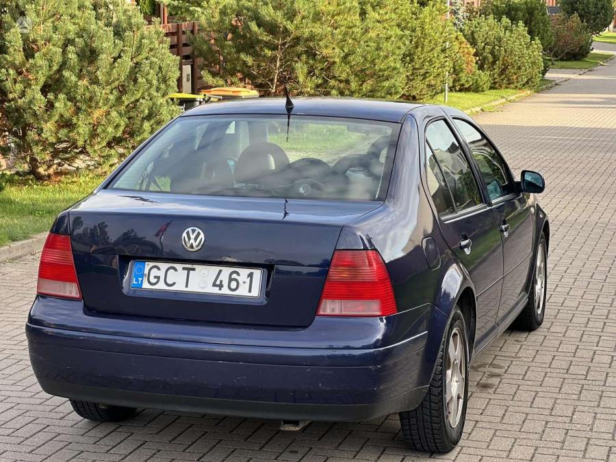 Blue Volkswagen Bora 2001 in Klaipeda, with an engine capacity of 1.90 L and mileage of 368 thousand km for 1400 €, photo 5 on AUTOMOTO.COM.LV