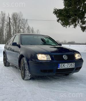 Blue Volkswagen Bora 2002 in Gulbene, with an engine capacity of 1.60 L and mileage of 325 thousand km for 1490 €, photo 4 on AUTOMOTO.COM.LV