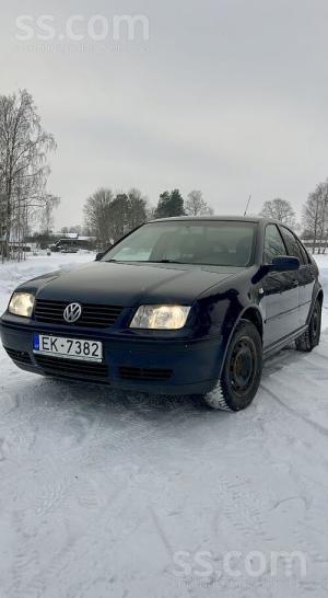 Blue Volkswagen Bora 2002 in Gulbene, with an engine capacity of 1.60 L and mileage of 325 thousand km for 1490 €, photo 5 on AUTOMOTO.COM.LV