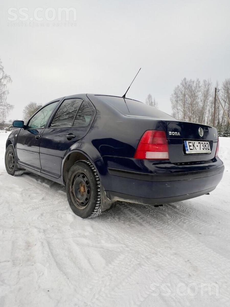 Blue Volkswagen Bora 2002 in Gulbene, with an engine capacity of 1.60 L and mileage of 325 thousand km for 1490 €, photo 6 on AUTOMOTO.COM.LV