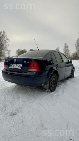 Blue Volkswagen Bora 2002 in Gulbene, with an engine capacity of 1.60 L and mileage of 325 thousand km for 1490 €, photo 7 on AUTOMOTO.COM.LV