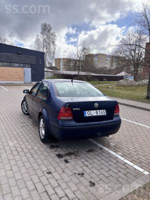 Blue Volkswagen Bora 2002 in Riga, with an engine capacity of 1.60 L and mileage of 411 thousand km for 1000 €, photo 8 on AUTOMOTO.COM.LV