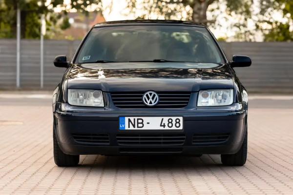 Blue Volkswagen Bora 2002 in Jelgava, with an engine capacity of 1.90 L and mileage of 260 thousand km for 2300 €, photo 3 on AUTOMOTO.COM.LV