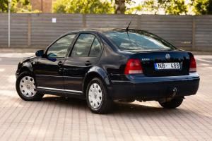 Zils Volkswagen Bora 2002 Jelgava, ar dzinēja tilpumu 1.90 L un nobraukumu 260 tūkst. km par 2300 €, foto 5 vietnē AUTOMOTO.COM.LV