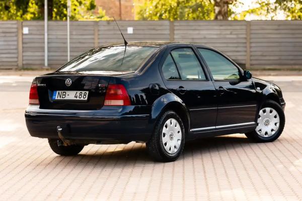 Blue Volkswagen Bora 2002 in Jelgava, with an engine capacity of 1.90 L and mileage of 260 thousand km for 2300 €, photo 5 on AUTOMOTO.COM.LV