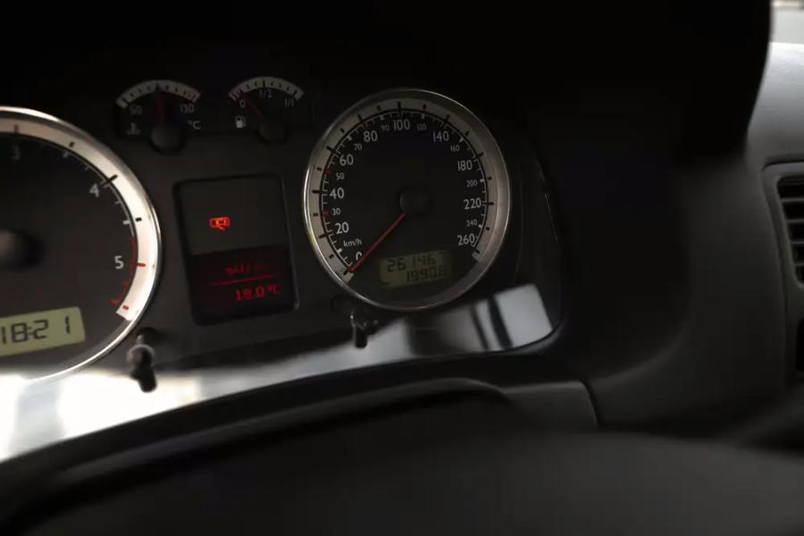 Zils Volkswagen Bora 2002 Jelgava, ar dzinēja tilpumu 1.90 L un nobraukumu 260 tūkst. km par 2300 €, foto 13 vietnē AUTOMOTO.COM.LV