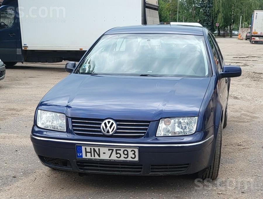 Blue Volkswagen Bora 2002 in Riga, with an engine capacity of 1.90 L and mileage of 311 thousand km for 950 €, photo 3 on AUTOMOTO.COM.LV
