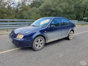 Zils Volkswagen Bora 2002 Viļņa, ar dzinēja tilpumu 1.90 L un nobraukumu 350 tūkst. km par 499 €, foto  vietnē AUTOMOTO.COM.LV