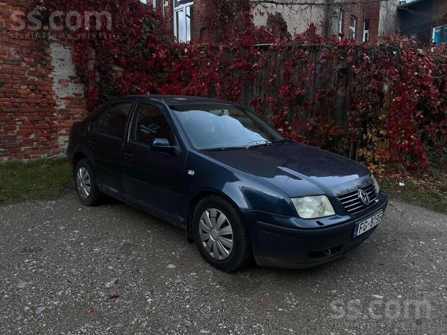 Zils Volkswagen Bora 2004 Liepāja, ar dzinēja tilpumu 1.60 L un nobraukumu 243 tūkst. km par 580 €, foto 1 vietnē AUTOMOTO.COM.LV