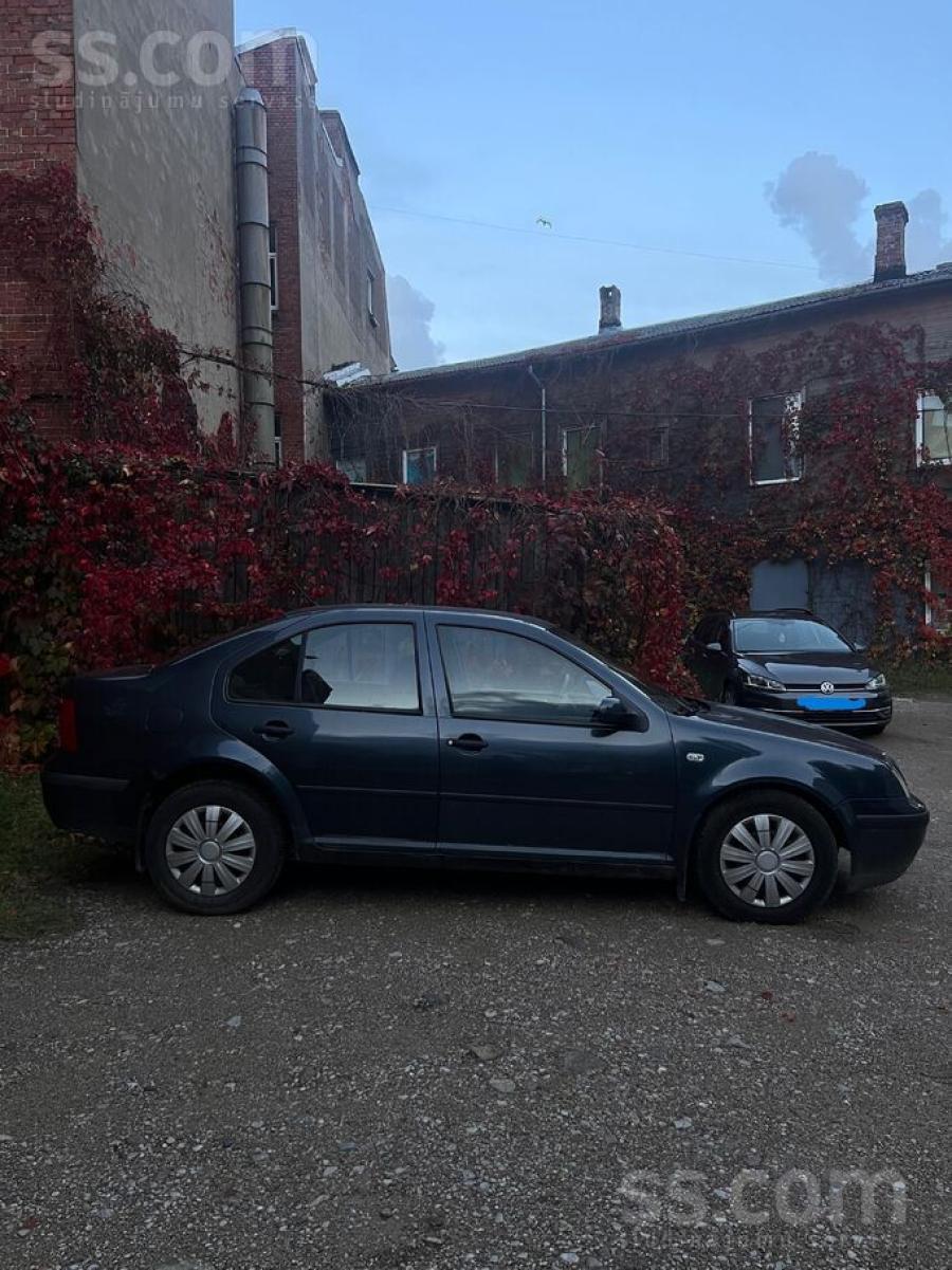 Zils Volkswagen Bora 2004 Liepāja, ar dzinēja tilpumu 1.60 L un nobraukumu 243 tūkst. km par 580 €, foto 3 vietnē AUTOMOTO.COM.LV