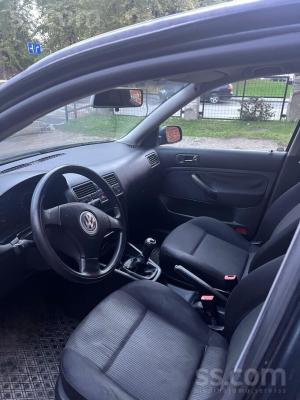Zils Volkswagen Bora 2004 Liepāja, ar dzinēja tilpumu 1.60 L un nobraukumu 243 tūkst. km par 580 €, foto 5 vietnē AUTOMOTO.COM.LV