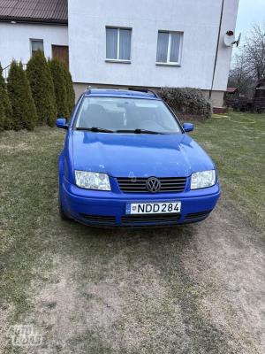 Blue Volkswagen Bora 1999 in Vilnius, with an engine capacity of 1.90 L and mileage of 439 thousand km for 500 €, photo  on AUTOMOTO.COM.LV