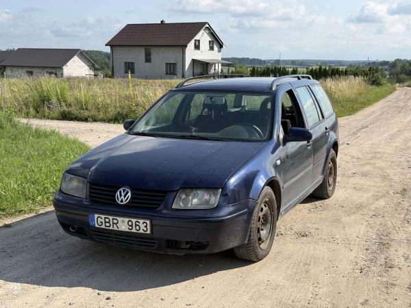 Blue Volkswagen Bora 2000 in Vilnius, with an engine capacity of 1.90 L and mileage of 370 thousand km for 850 €, photo 1 on AUTOMOTO.COM.LV