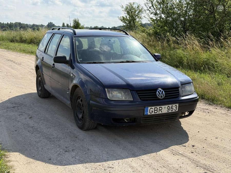 Blue Volkswagen Bora 2000 in Vilnius, with an engine capacity of 1.90 L and mileage of 370 thousand km for 850 €, photo 3 on AUTOMOTO.COM.LV