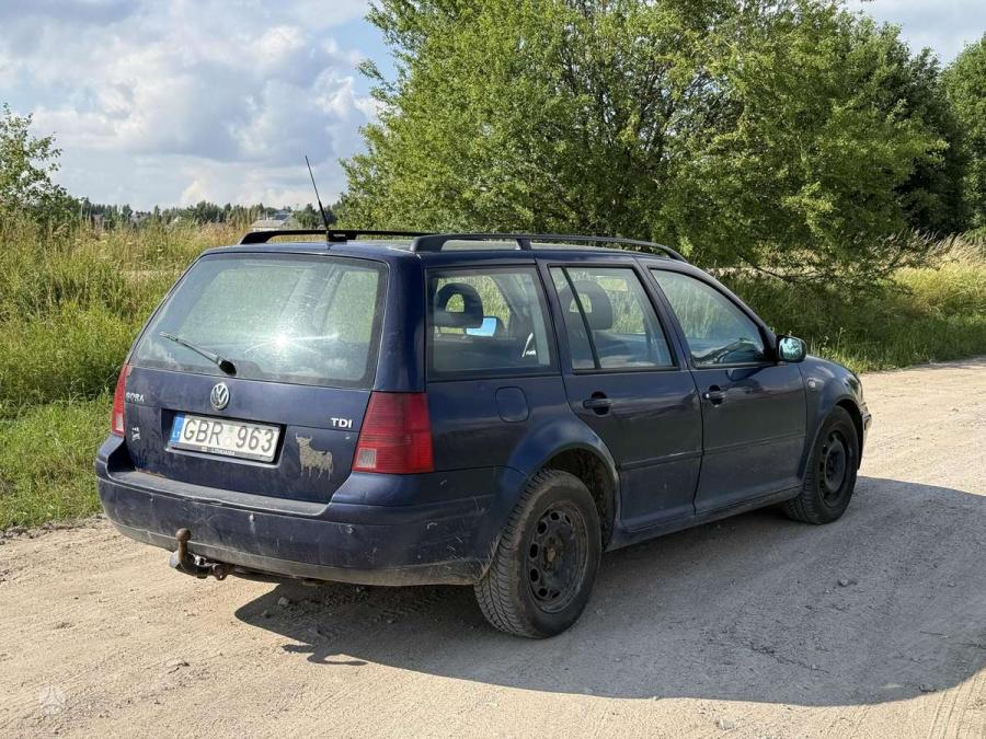 Blue Volkswagen Bora 2000 in Vilnius, with an engine capacity of 1.90 L and mileage of 370 thousand km for 850 €, photo 5 on AUTOMOTO.COM.LV