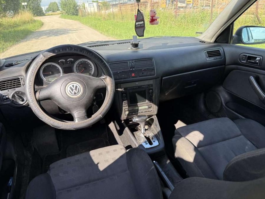 Blue Volkswagen Bora 2000 in Vilnius, with an engine capacity of 1.90 L and mileage of 370 thousand km for 850 €, photo 10 on AUTOMOTO.COM.LV