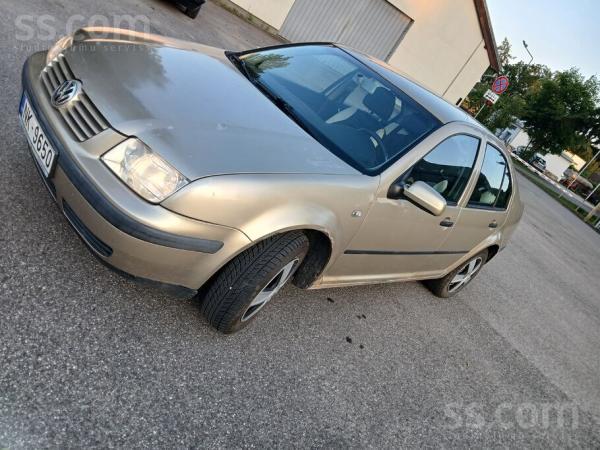 Brown Volkswagen Bora 2000 in Valmiera, with an engine capacity of 1.60 L and mileage of 275 thousand km for 900 €, photo 2 on AUTOMOTO.COM.LV