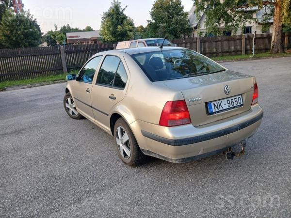 Brown Volkswagen Bora 2000 in Valmiera, with an engine capacity of 1.60 L and mileage of 275 thousand km for 900 €, photo 4 on AUTOMOTO.COM.LV