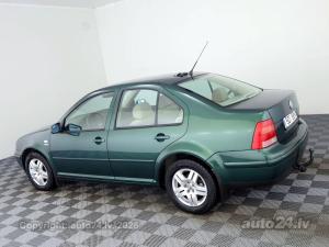 Green Volkswagen Bora 1999 in Tallinn, with an engine capacity of 1.60 L and mileage of 145 thousand km for 899 €, photo 4 on AUTOMOTO.COM.LV