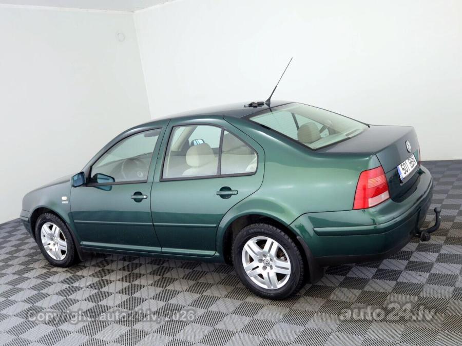 Green Volkswagen Bora 1999 in Tallinn, with an engine capacity of 1.60 L and mileage of 145 thousand km for 899 €, photo 4 on AUTOMOTO.COM.LV