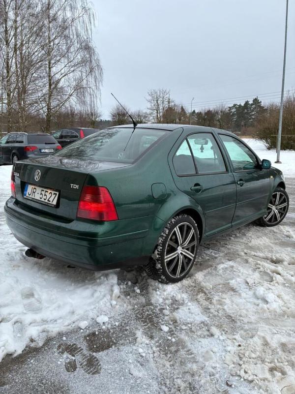 Zaļš Volkswagen Bora 1999 Rīga, ar dzinēja tilpumu 1.90 L un nobraukumu 400 tūkst. km par 1250 €, foto 5 vietnē AUTOMOTO.COM.LV